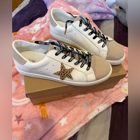Vintage Havana | Shoes | Vintage Havana White And Tan Sneakers With Star Accent | Poshmark